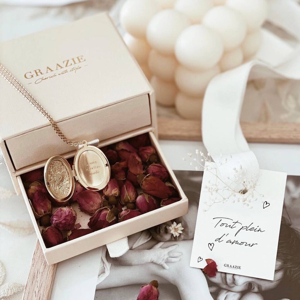 Camélia - Collier Locket à graver | Graazie